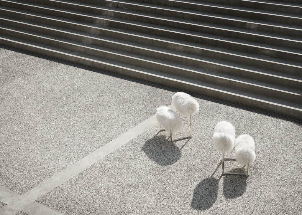 Due Più. The manifesto-chair by Nanda Vigo. - Acerbis